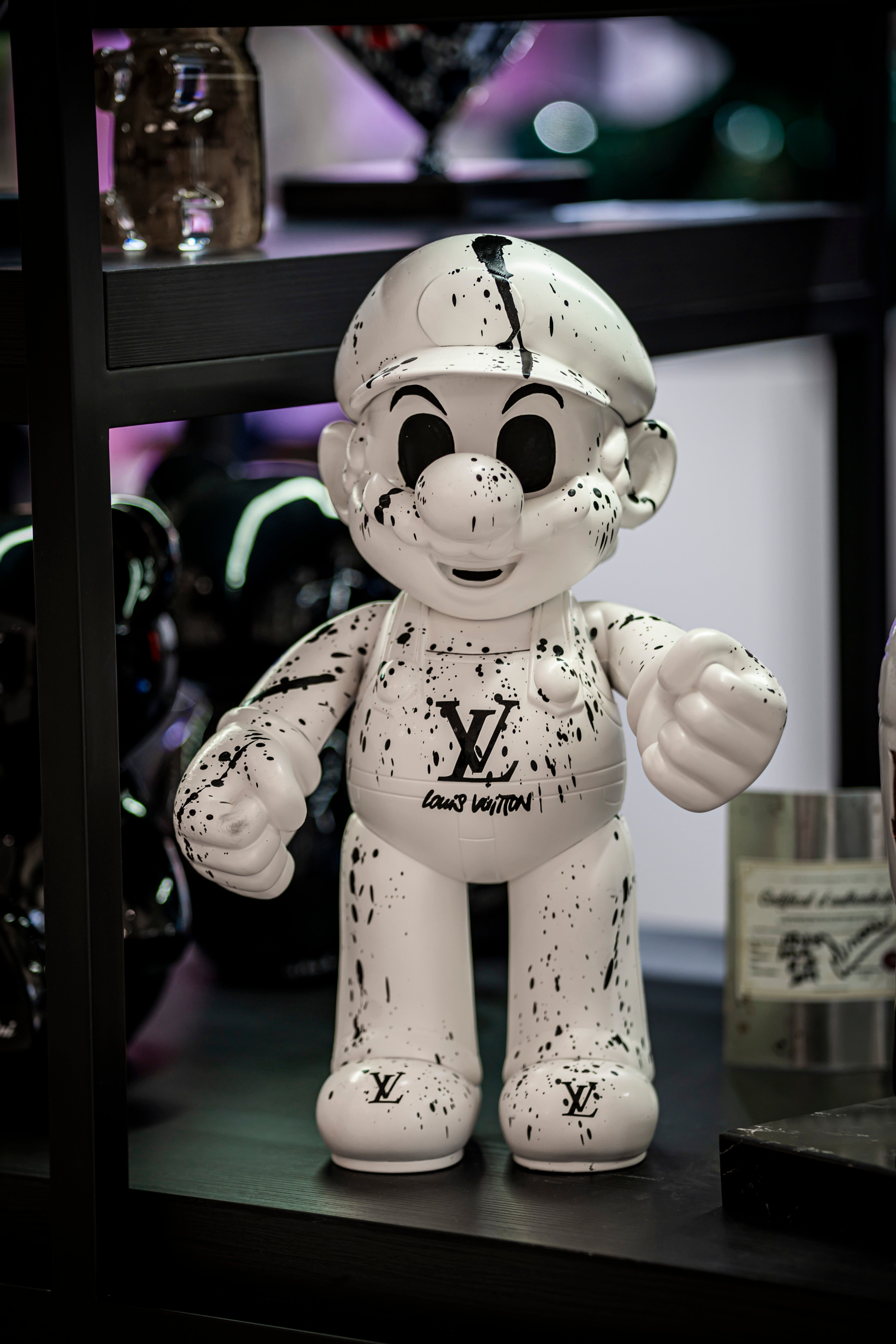 MHS - Mario, white 2023 – 7 ART STORE USA
